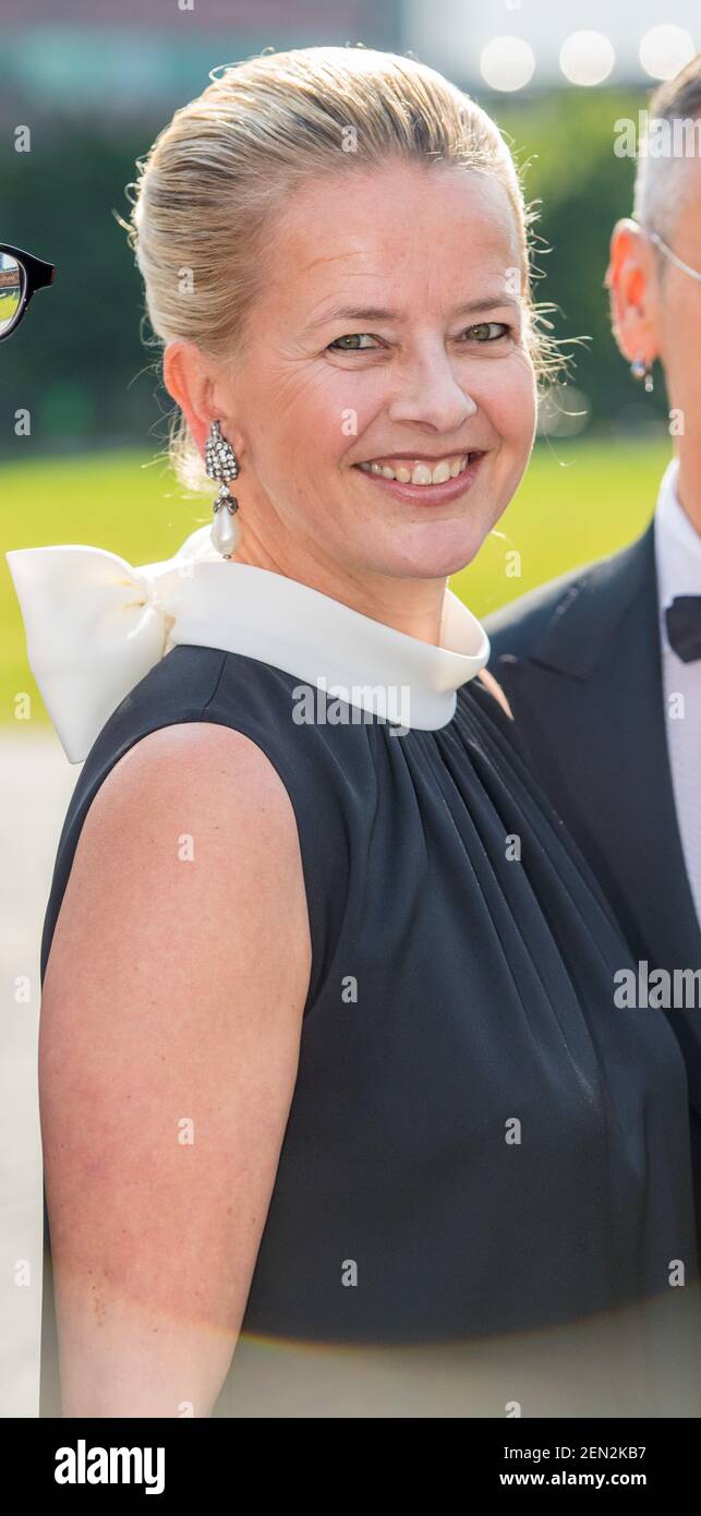 Princess Mabel of the Netherlands attends AmsterdamDiner, where money ...