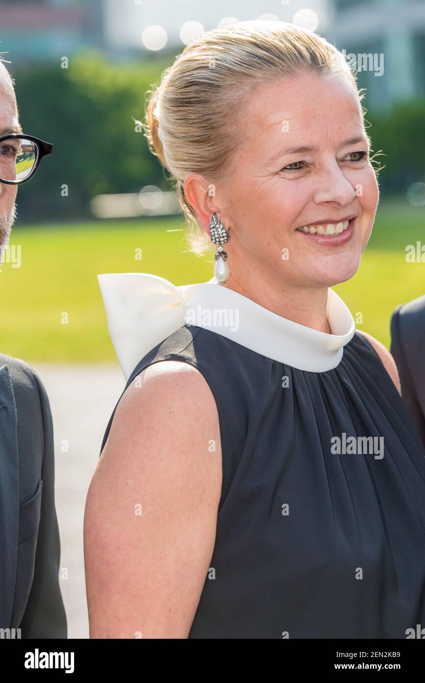 Princess Mabel of the Netherlands attends AmsterdamDiner, where money ...