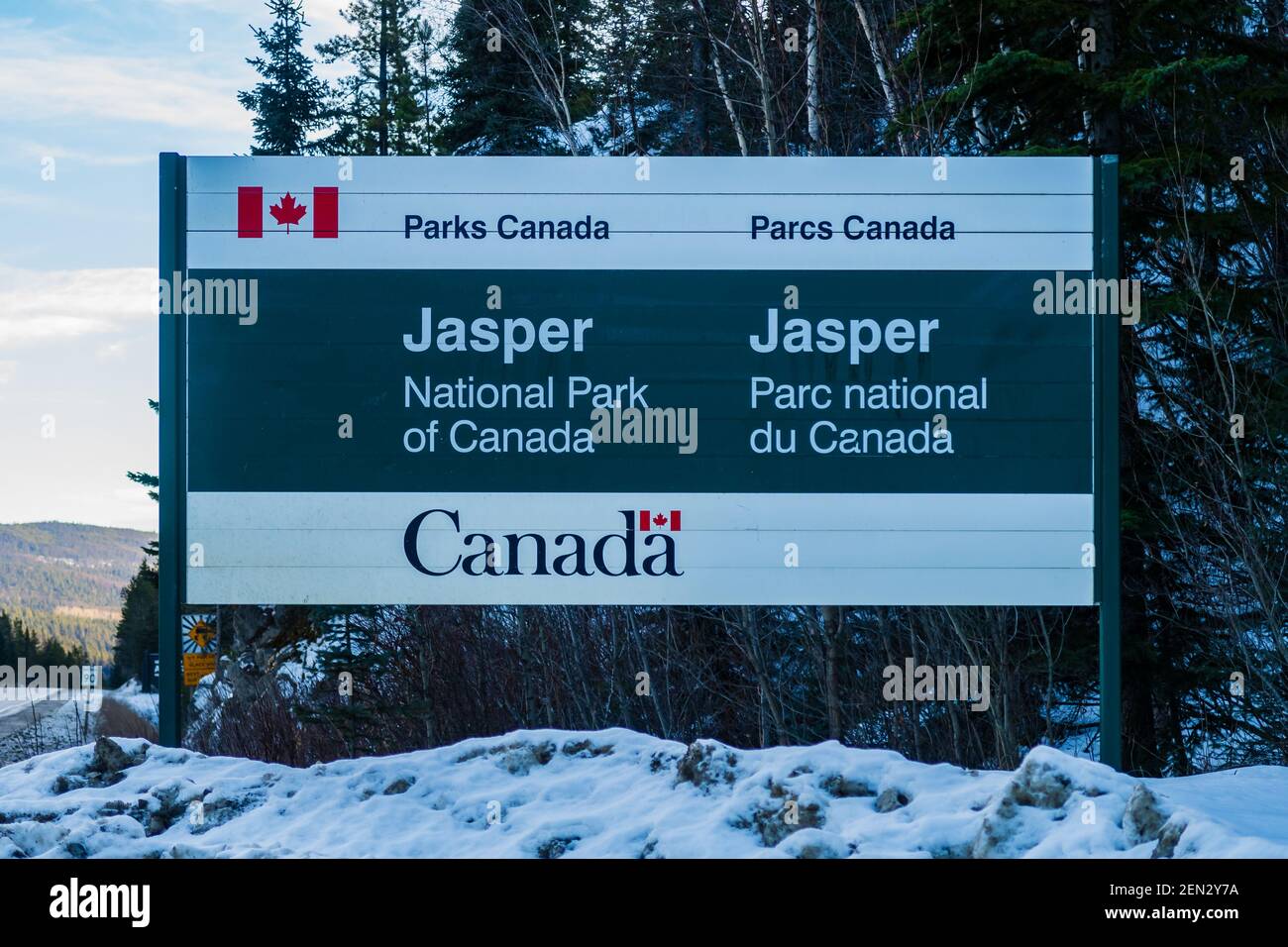 Welcome sign national park alberta hi-res stock photography and images ...