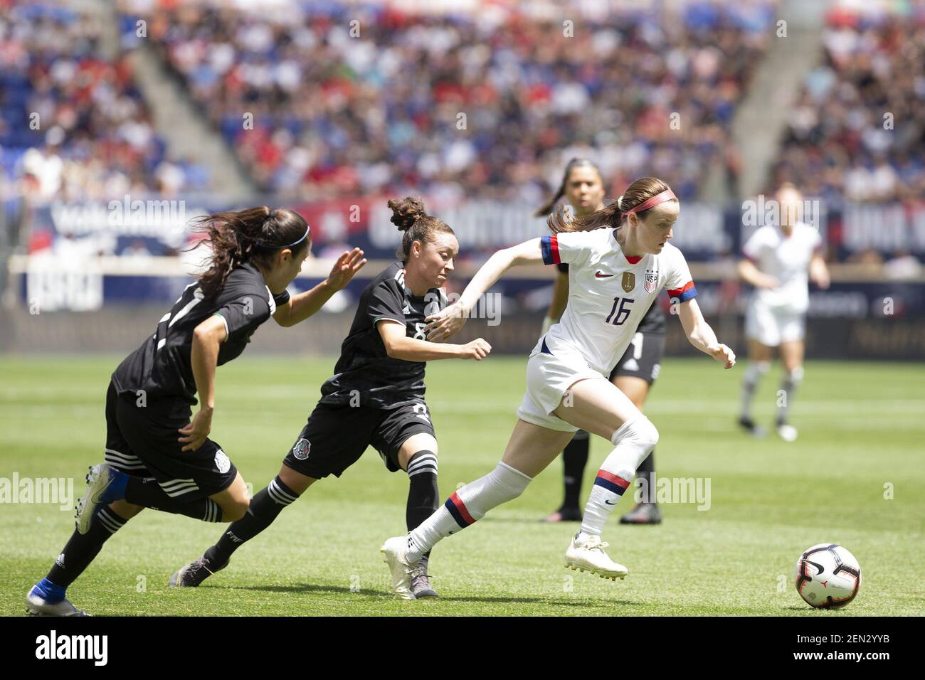 Rose Lavelle (16) of USA controls ball during friendly game against ...