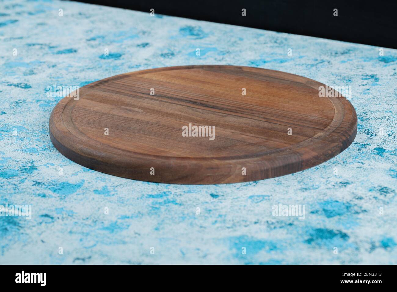 Rustic round wooden platter carved from oak tree Stock Photo - Alamy