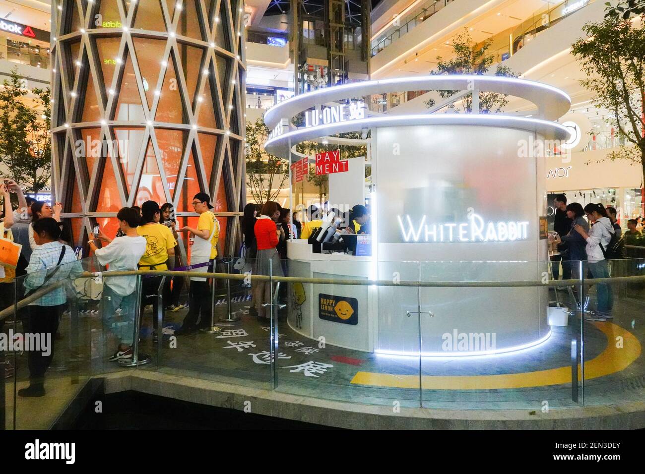 Customers queue up to buy drinks at a pop-up milk tea store of China's ...