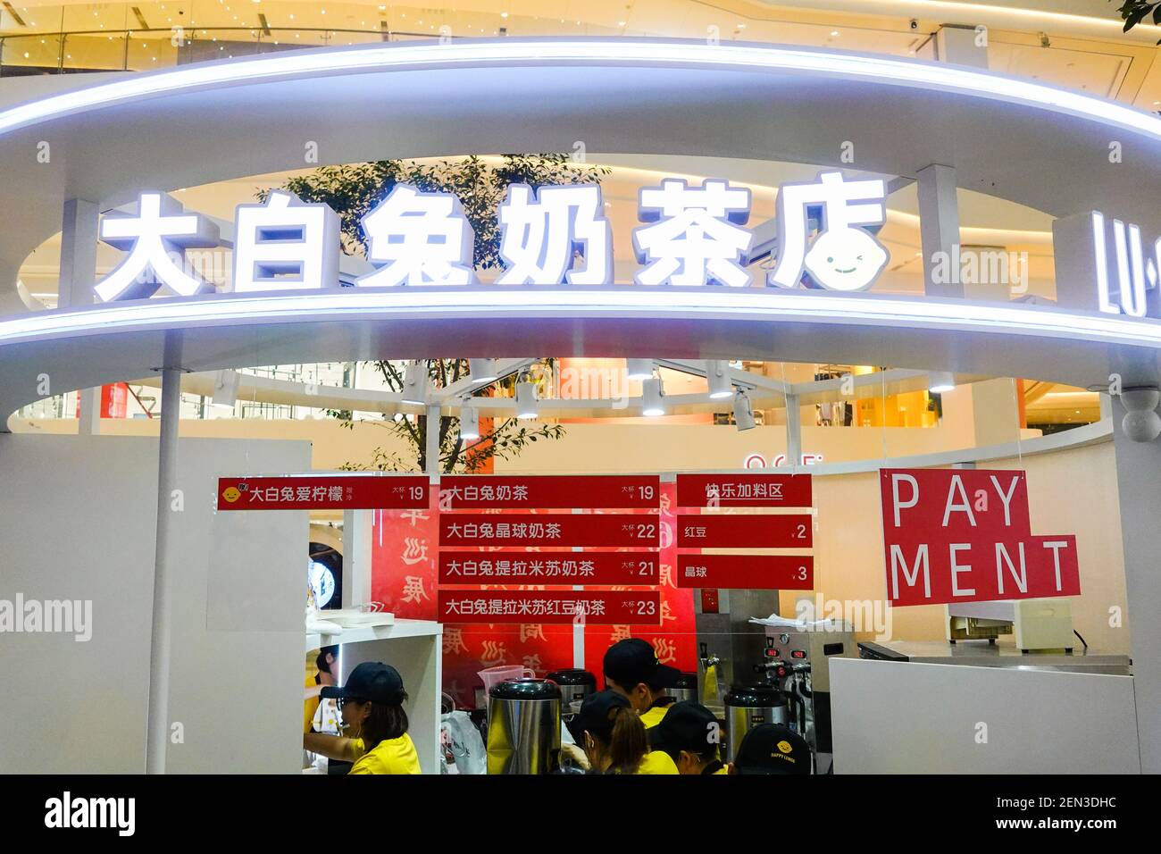 Customers queue up to buy drinks at a pop-up milk tea store of China's ...