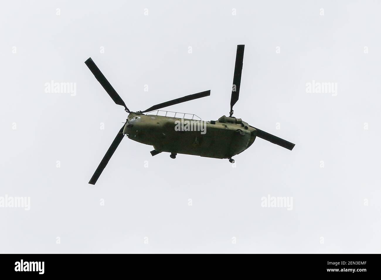 Chinook practising hi-res stock photography and images - Alamy