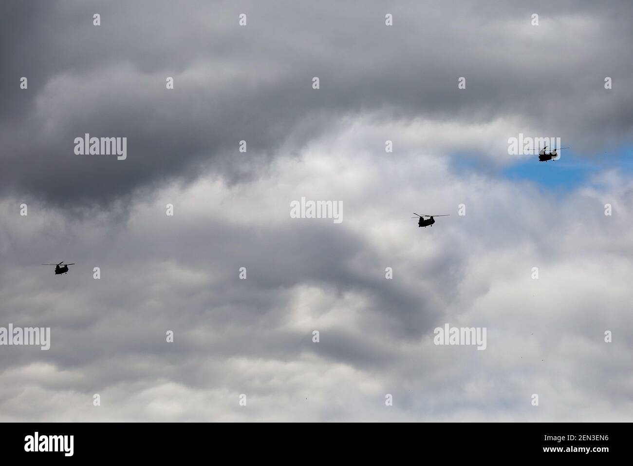 Chinook practising hi-res stock photography and images - Alamy