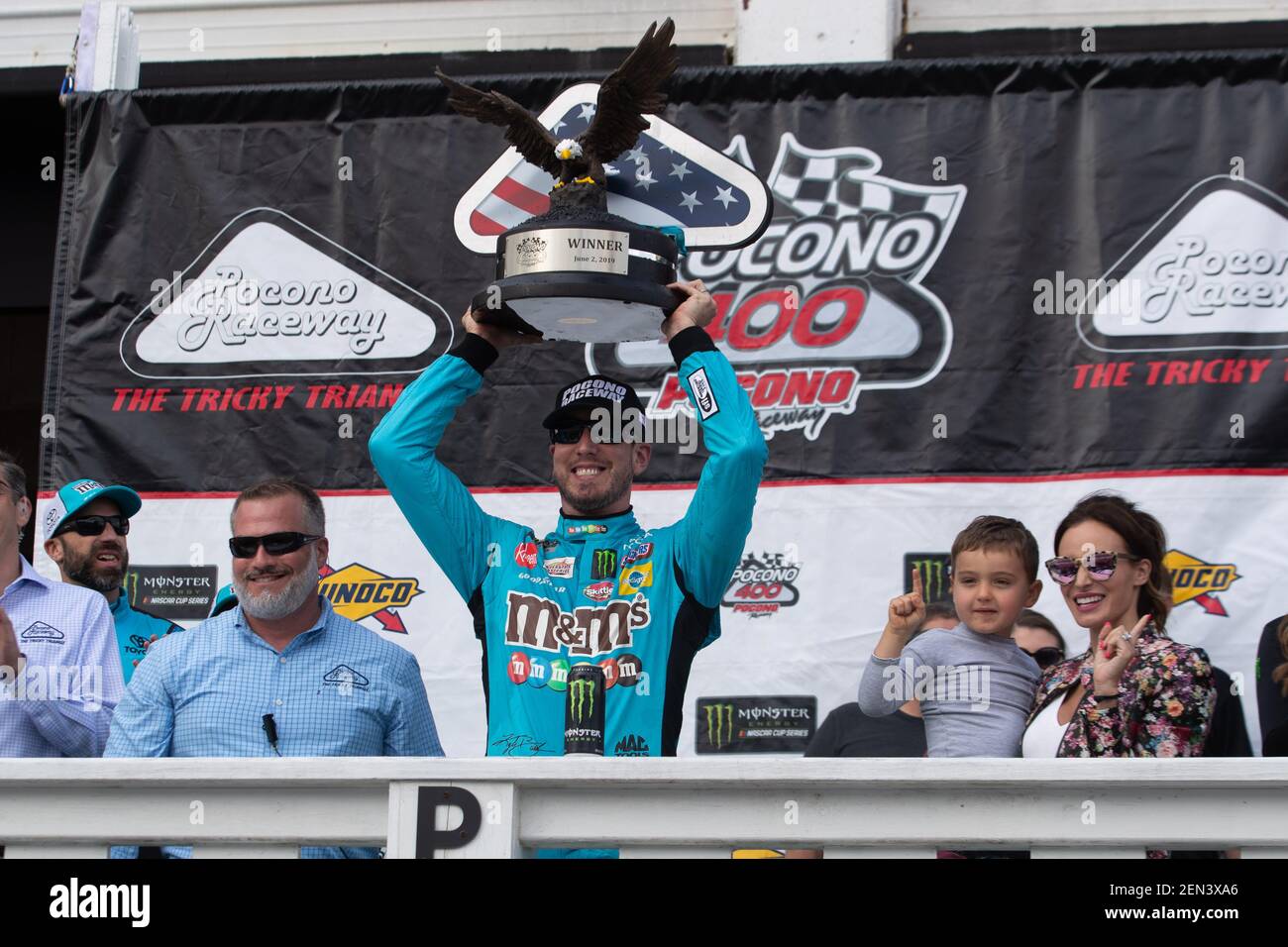 June 02, 2019: Kyle Busch (#18) raises the championship trophy after ...