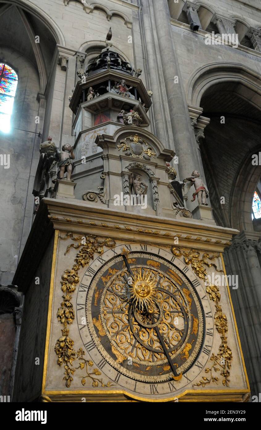 Lyon astronomical clock, Cathedrale Saint-Jean-Baptiste, Lyon, France ...