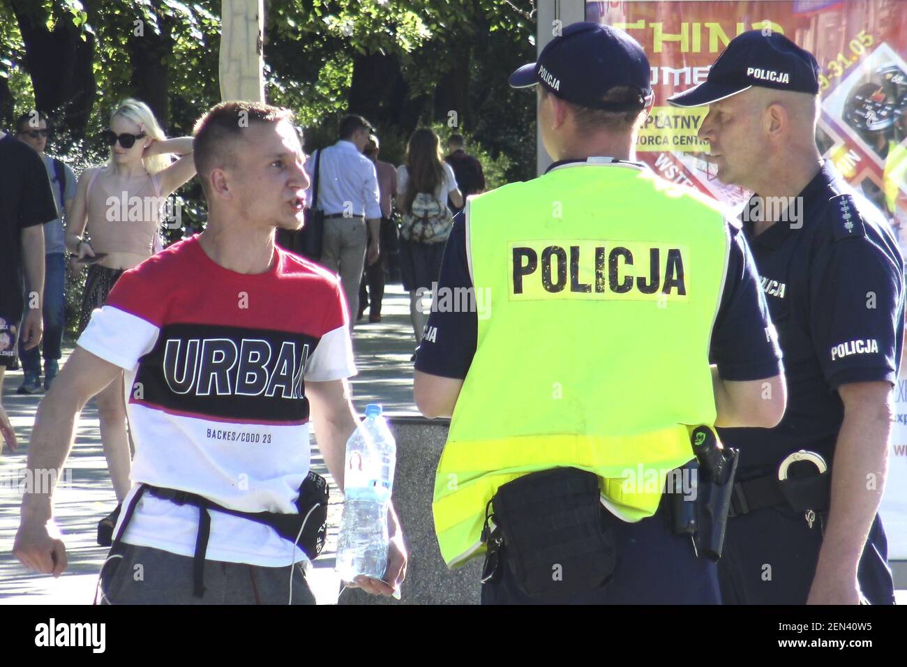 Police speaks with a man who yelled insults at people taking part in ...