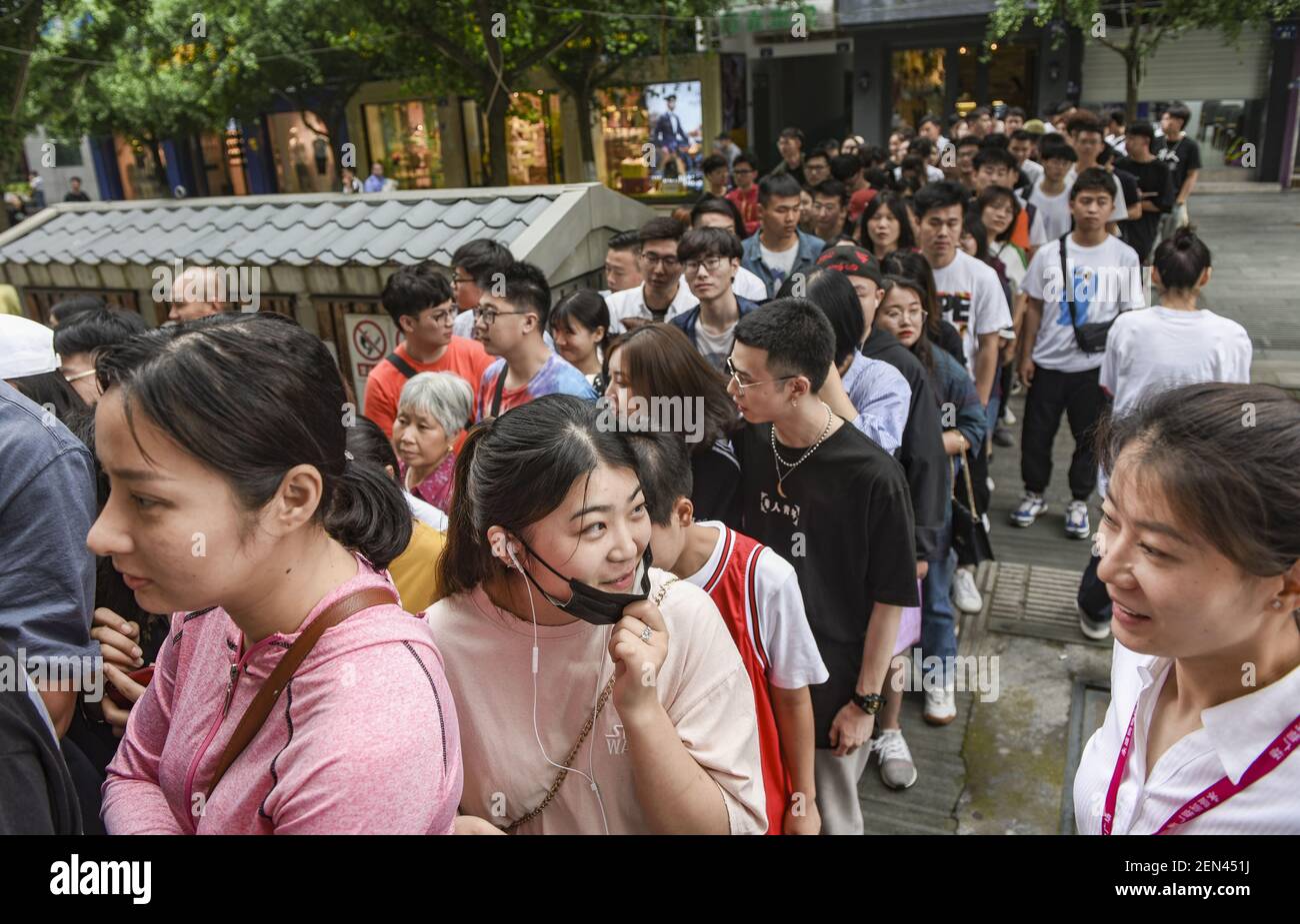 Chinese customers queue up in front of a Uniqlo store to buy the ...