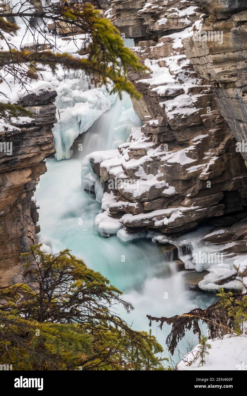 Frozen falls hi-res stock photography and images - Alamy