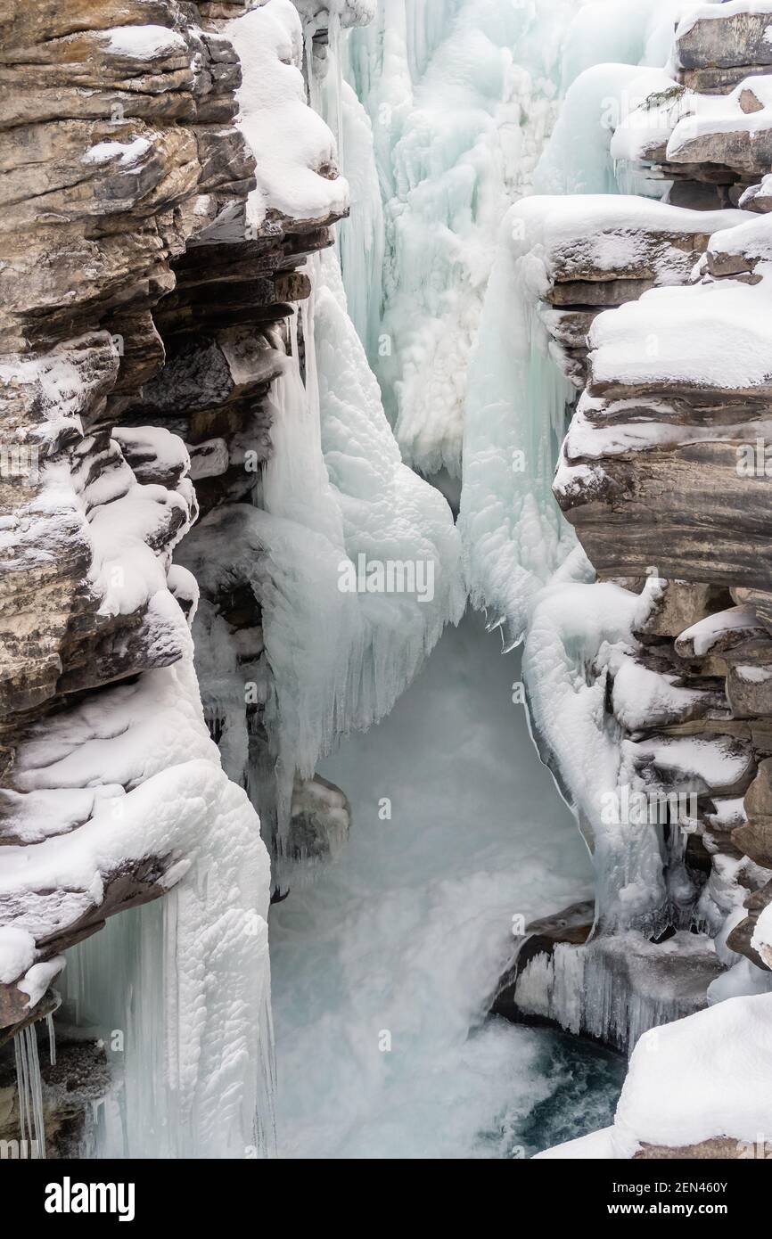 Canada waterfall winter hi-res stock photography and images - Alamy