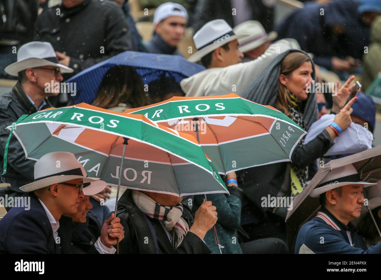 PARIS, IF - 07.06.2019: ROLAND GARROS 2019 - Rain interrupts match ...