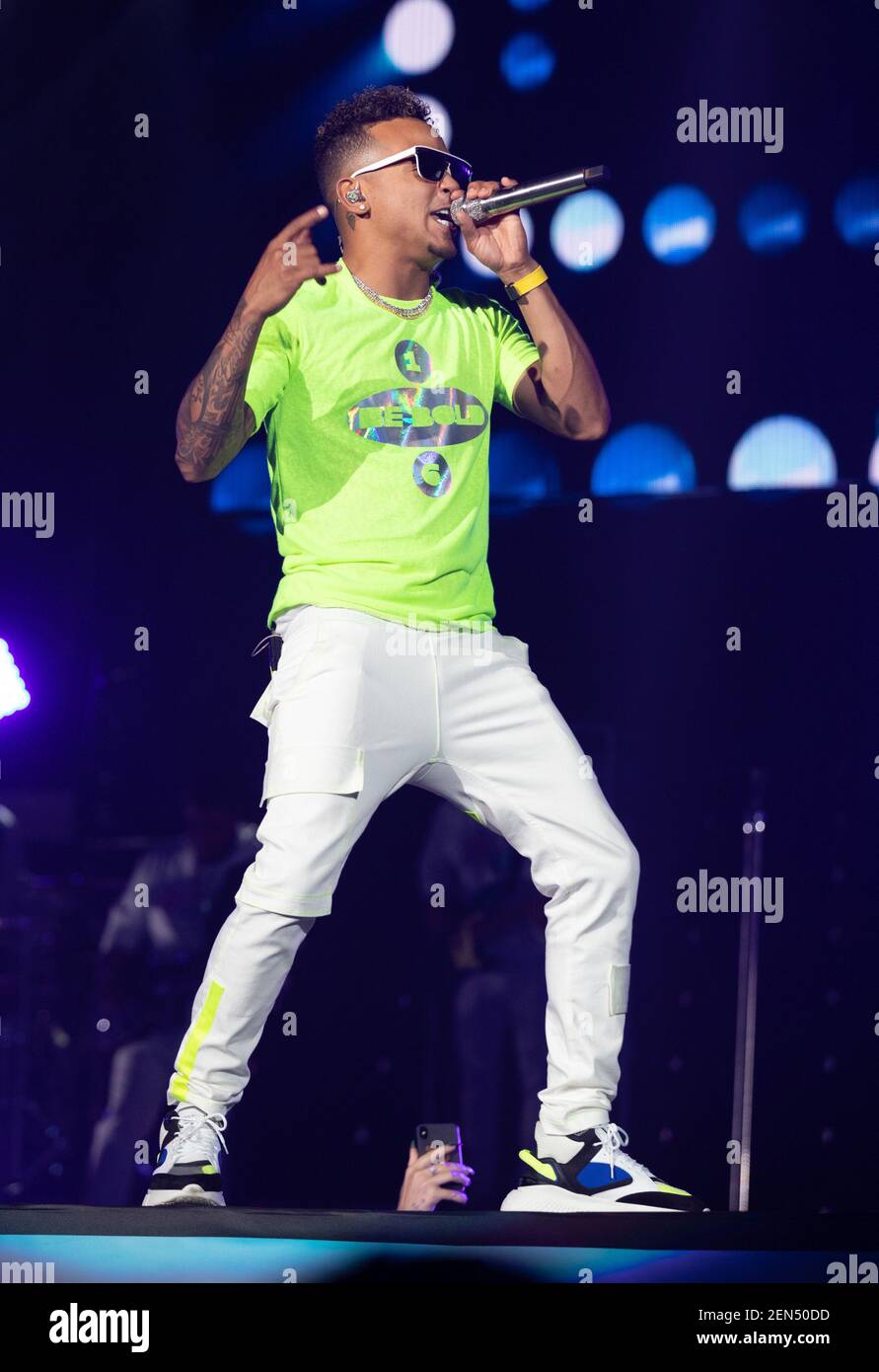 MIAMI, FL - JUNE 8: Ozuna performs during Uforia Mix Live Concert at ...