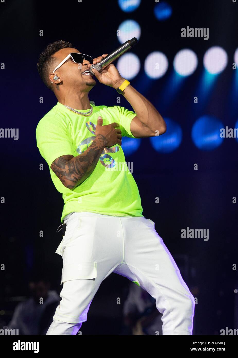 MIAMI, FL - JUNE 8: Ozuna performs during Uforia Mix Live Concert at ...