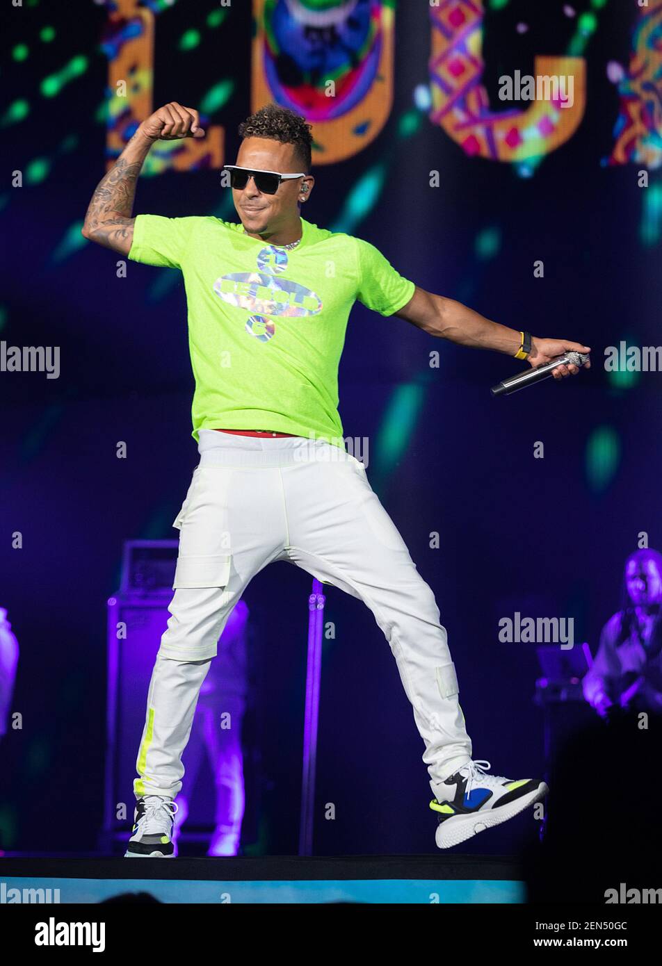 MIAMI, FL - JUNE 8: Ozuna performs during Uforia Mix Live Concert at ...