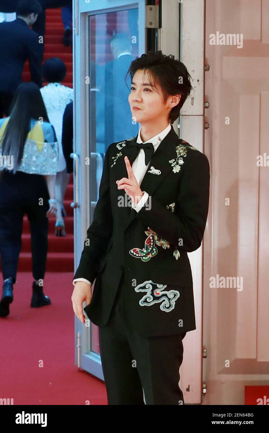Chinese singer and actor Lu Han arrives on the red carpet for the ...
