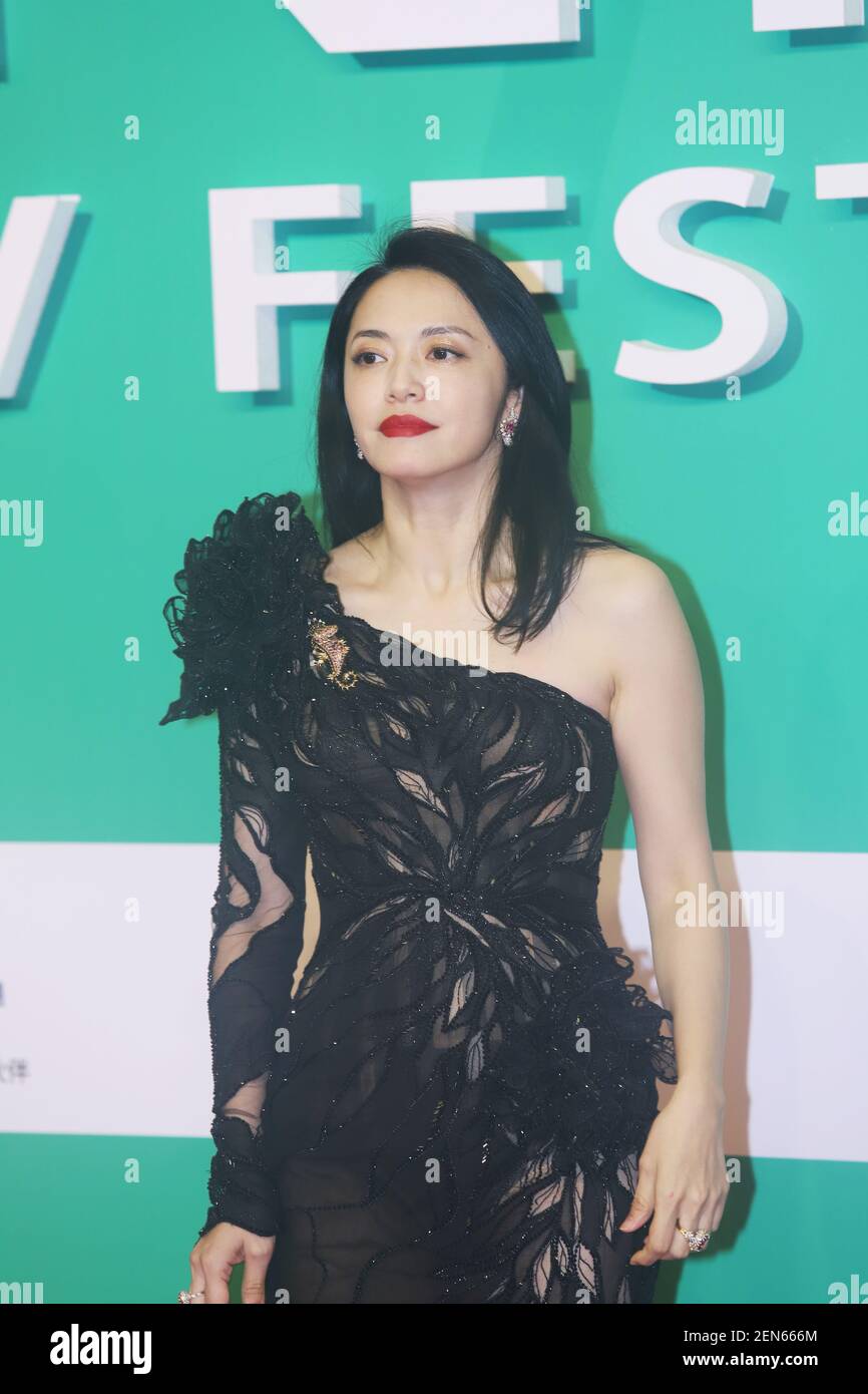 Chinese actress Yao Chen arrives on the red carpet for the 25th Shanghai TV Festival in Shanghai ...