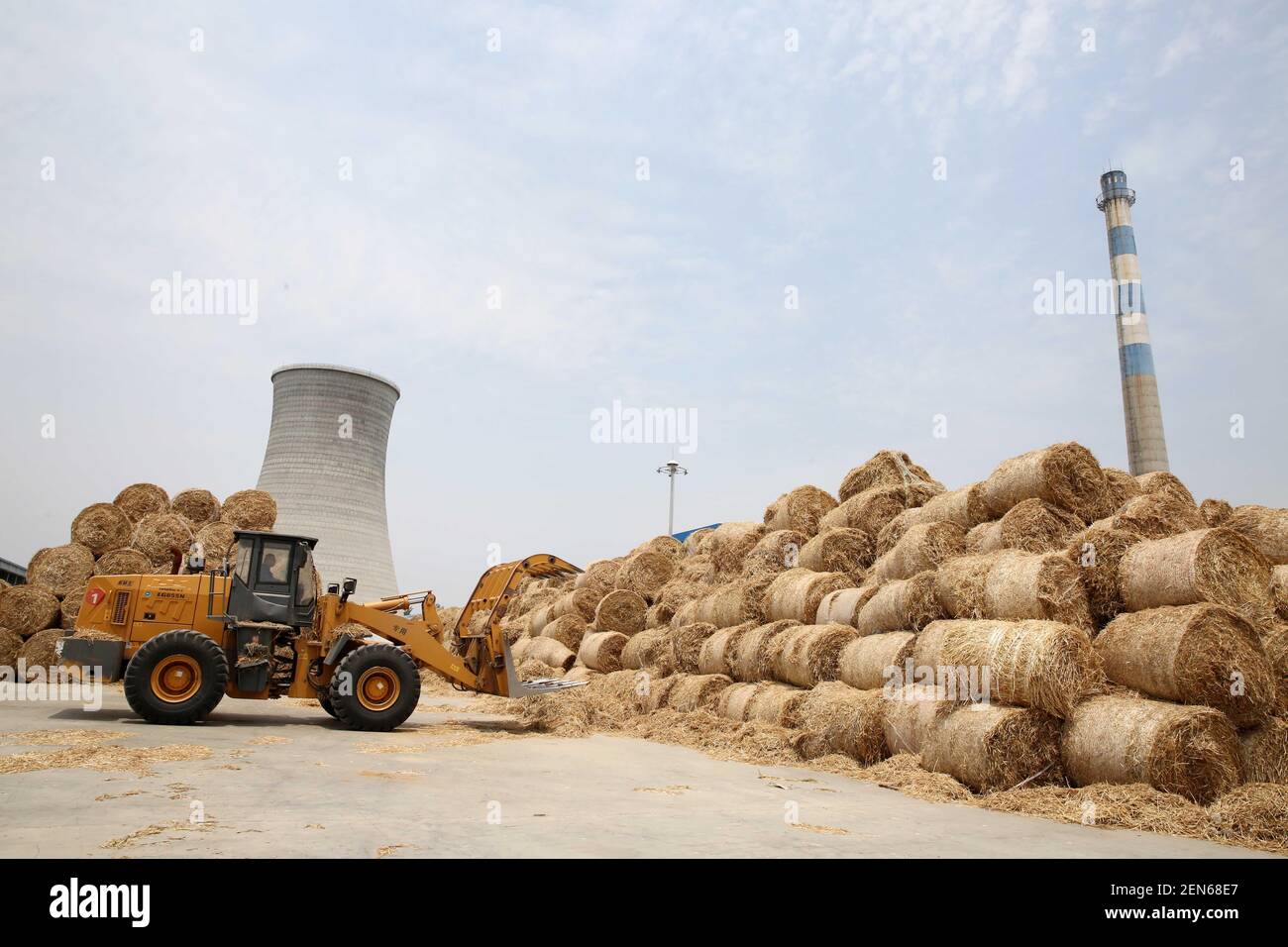 The workers are using straw to generate electricity in Huaibei,Anhui ...