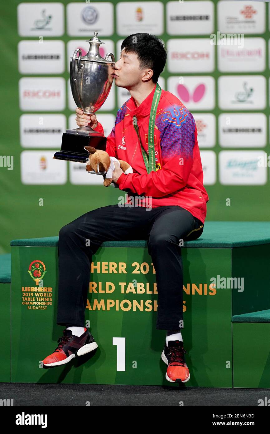 Ma Long of China poses with his trophy after defeating Mattias Falck of ...