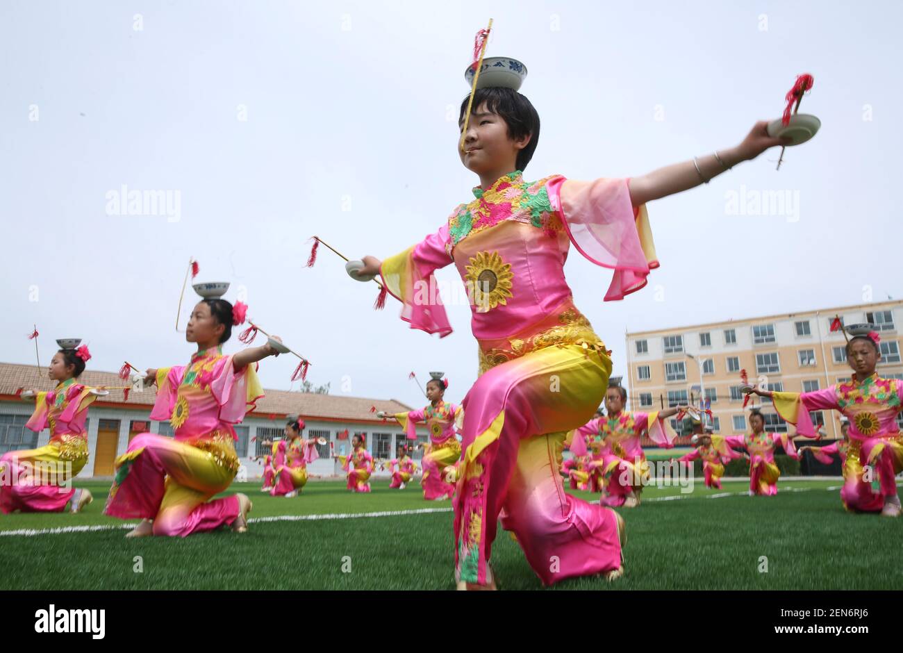 Pagoda of bowl dance hi-res stock photography and images - Alamy