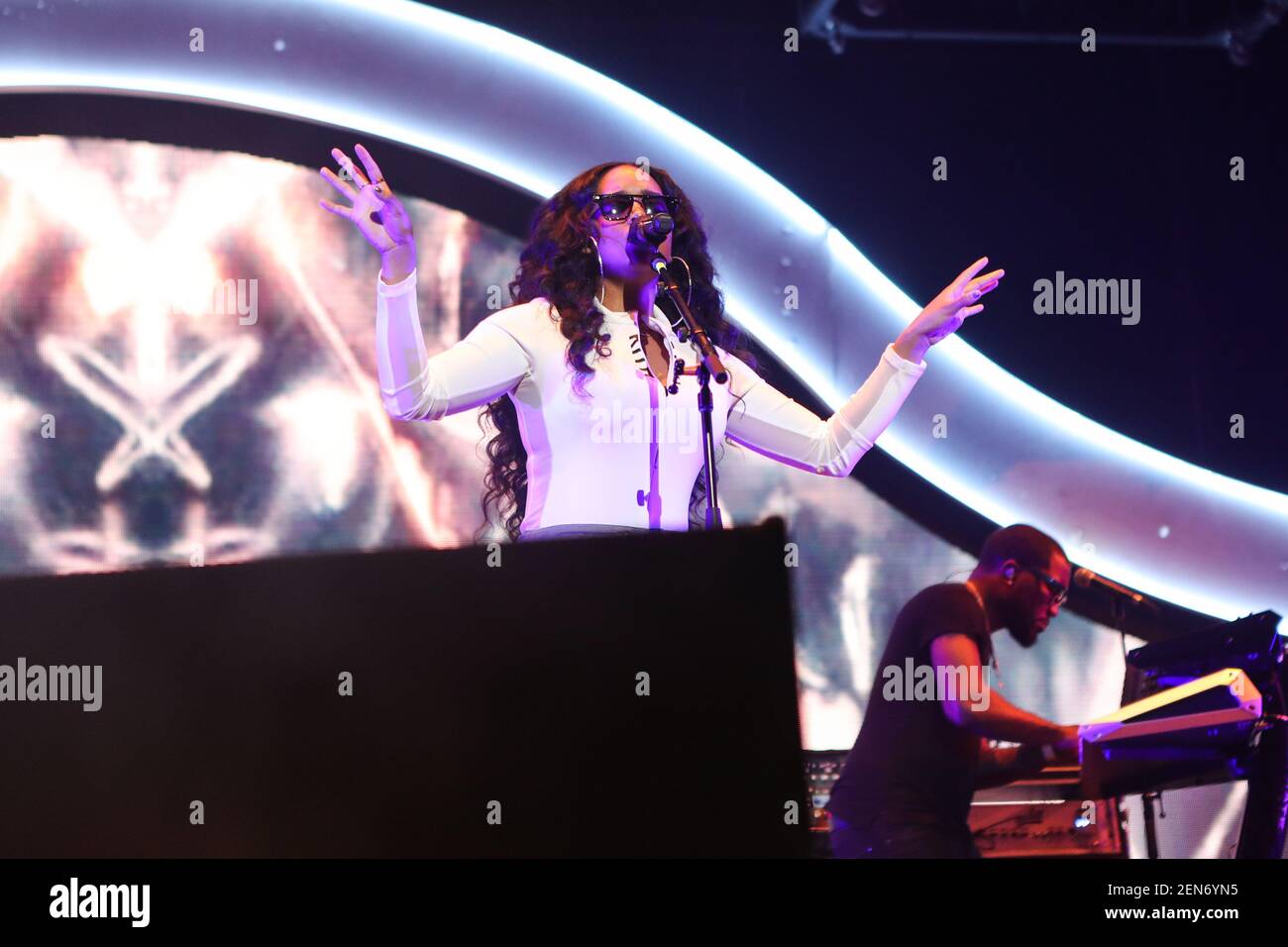 LOS ANGELES, CALIFORNIA, USA - JUNE 20: Singer H.E.R. (Gabi Wilson ...