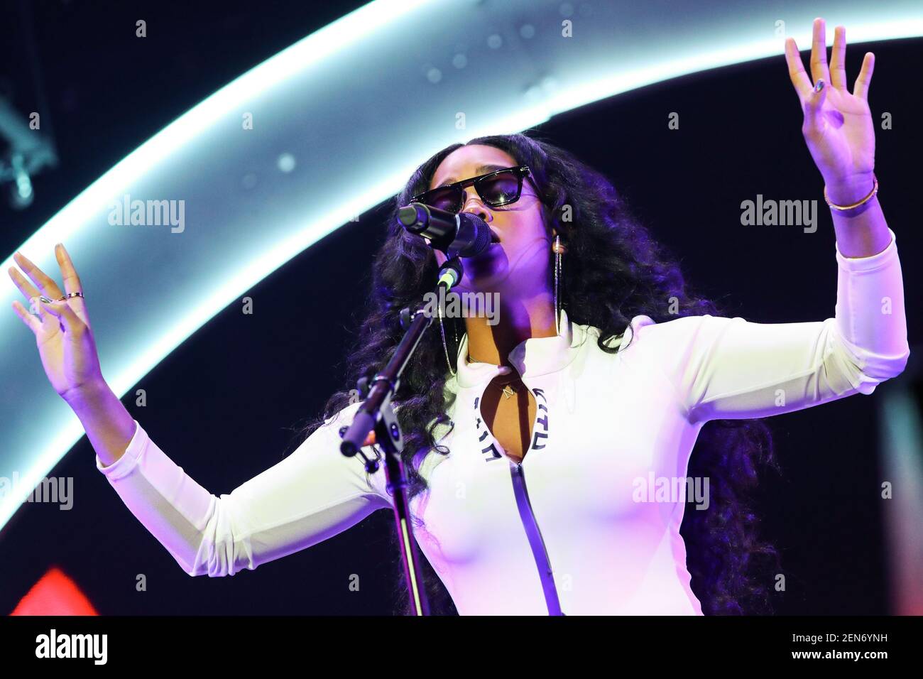 LOS ANGELES, CALIFORNIA, USA - JUNE 20: Singer H.E.R. (Gabi Wilson ...