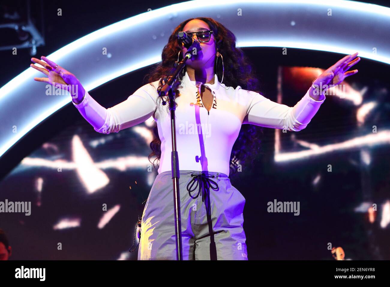 LOS ANGELES, CALIFORNIA, USA - JUNE 20: Singer H.E.R. (Gabi Wilson ...