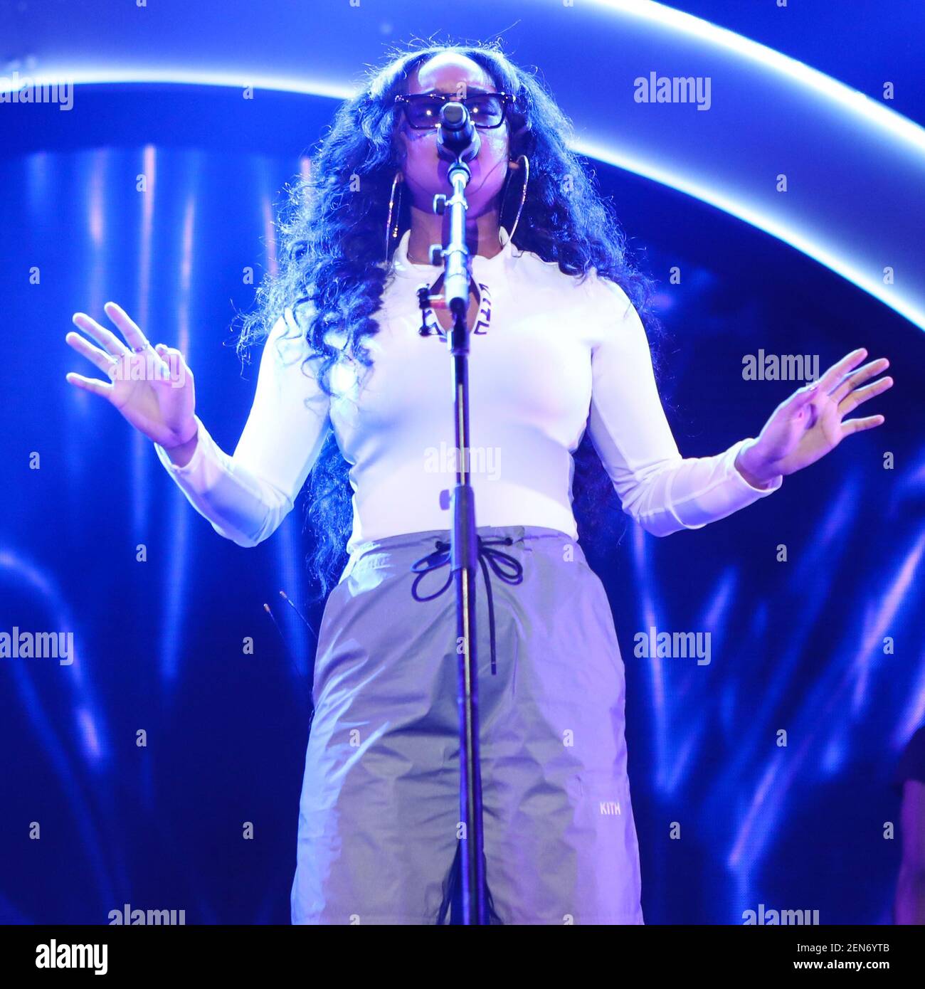 LOS ANGELES, CALIFORNIA, USA - JUNE 20: Singer H.E.R. (Gabi Wilson ...