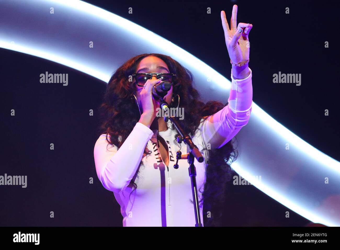 LOS ANGELES, CALIFORNIA, USA - JUNE 20: Singer H.E.R. (Gabi Wilson ...