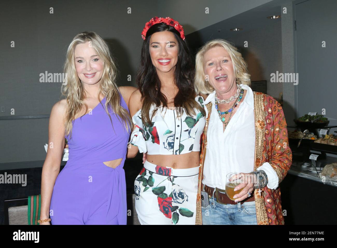 LOS ANGELES - JUN 22: Jennifer Gareis, Jacqueline MacInnes Wood, Alley ...