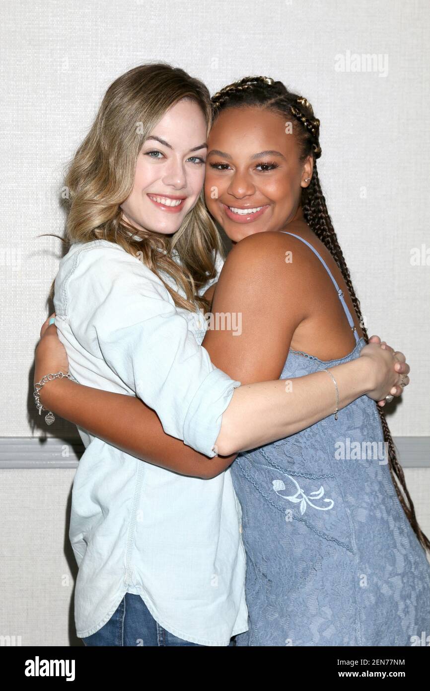 LOS ANGELES - JUN 22: Annika Noelle, Nia Sioux at the Bold and the ...