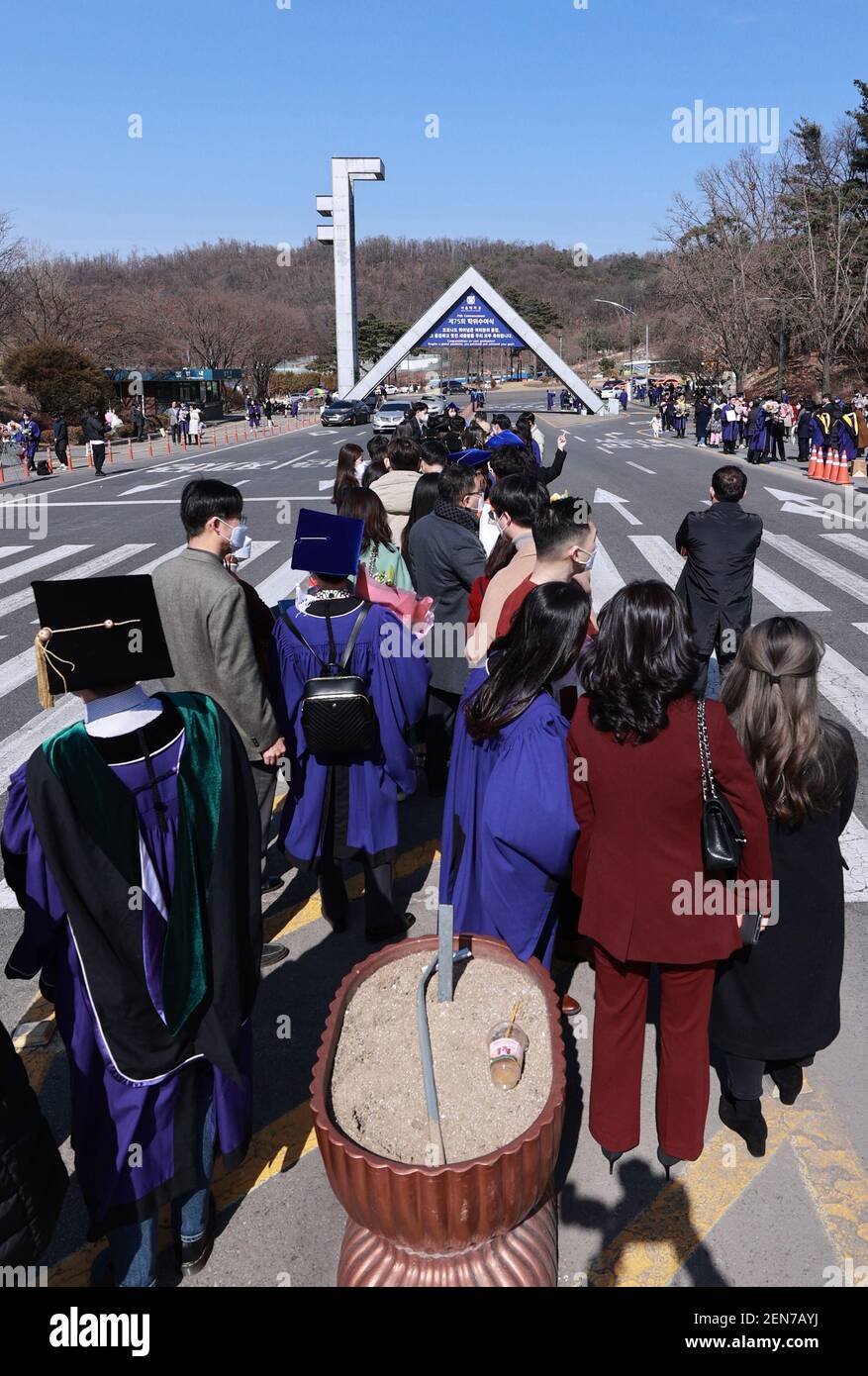 Korea, 26th Feb, 2021. Online graduation Graduates and their family ...