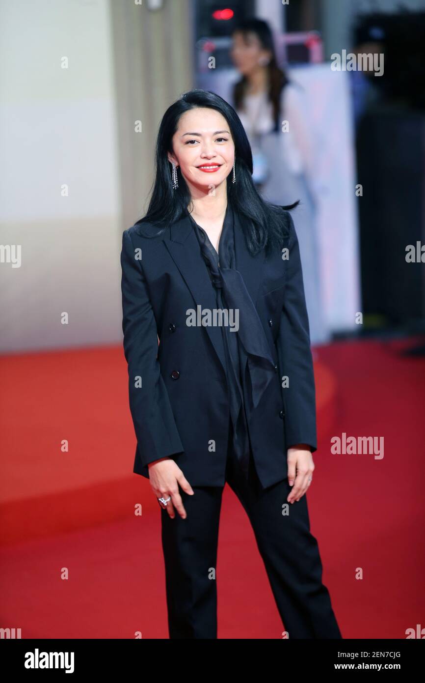 Chinese actress Yao Chen arrives on the red carpet for the Awarding ...