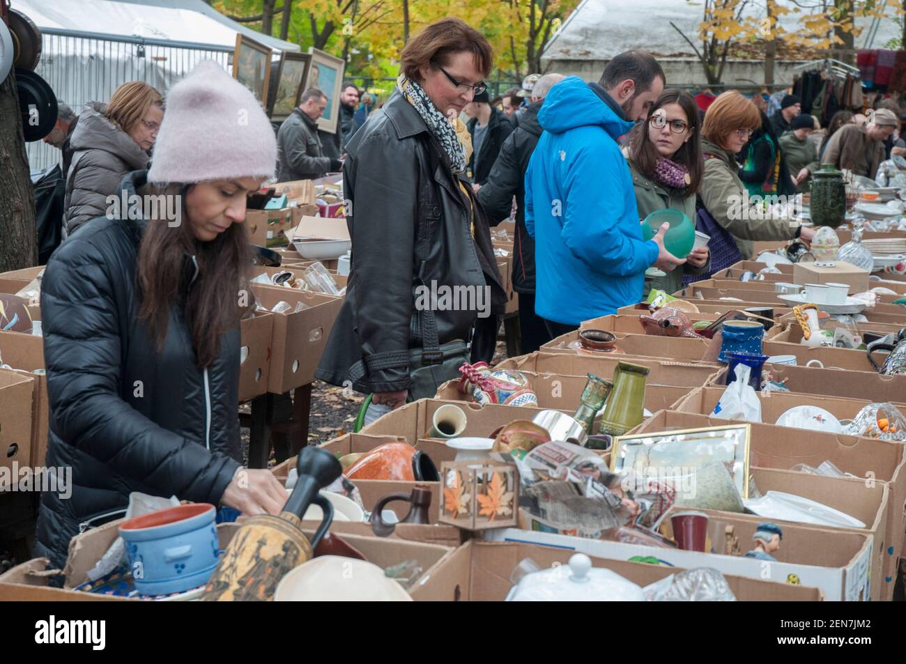 Shoppers browsing at the Flohmarkt am Mauerpark (Sunday flea market at ...