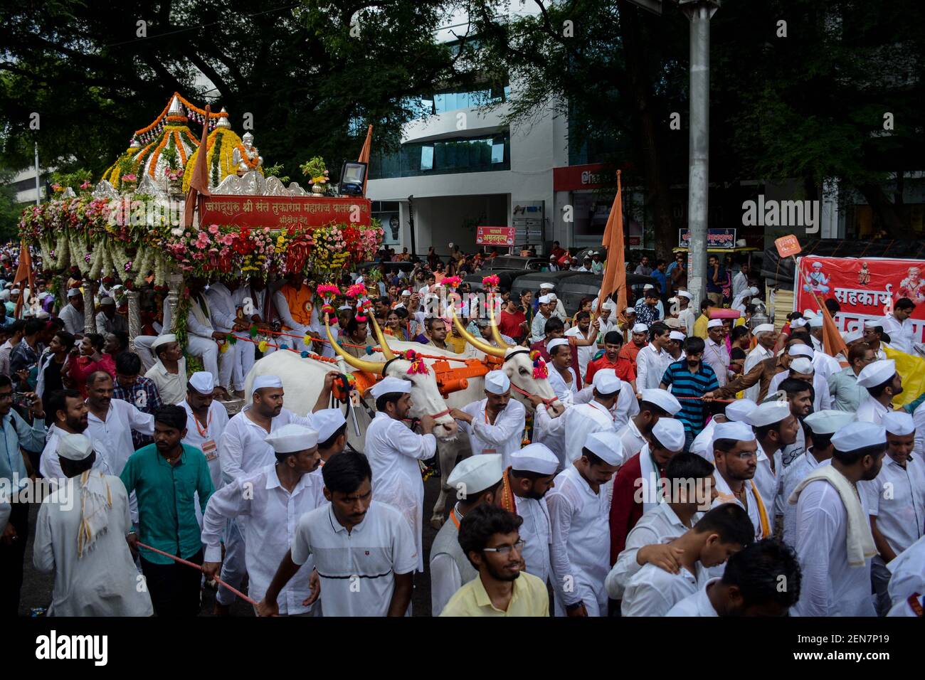 PUNE, INDIA - JUNE 26: Devotees participate in Tukaram Maharaj palkhi ...