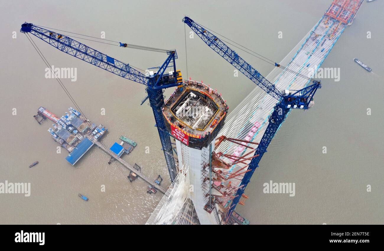The world's longest cable-stayed bridge, the Hutong (Shanghai-Nantong ...