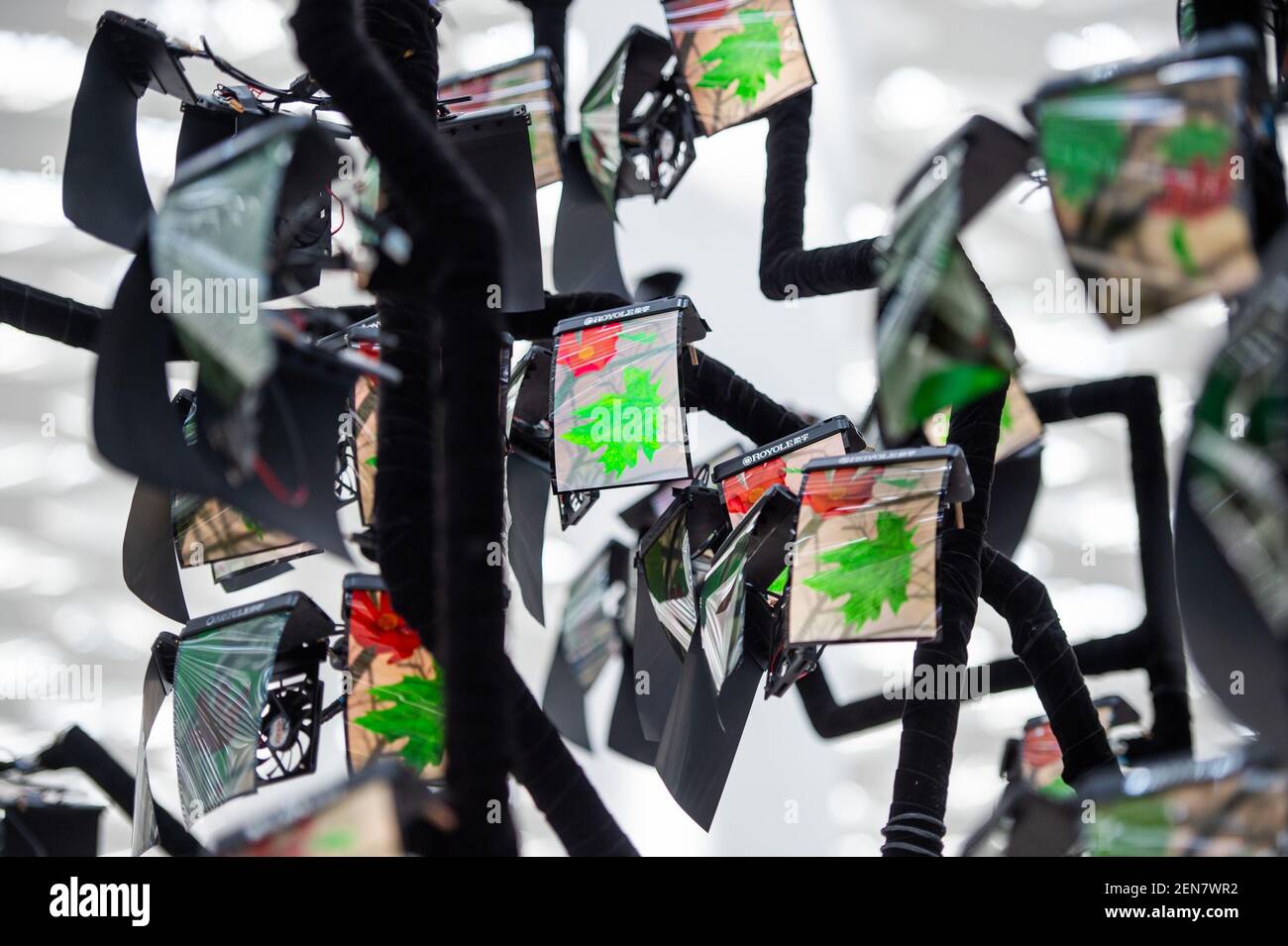 400 foldable devices launched by Royole Corp, a manufacturer of ...