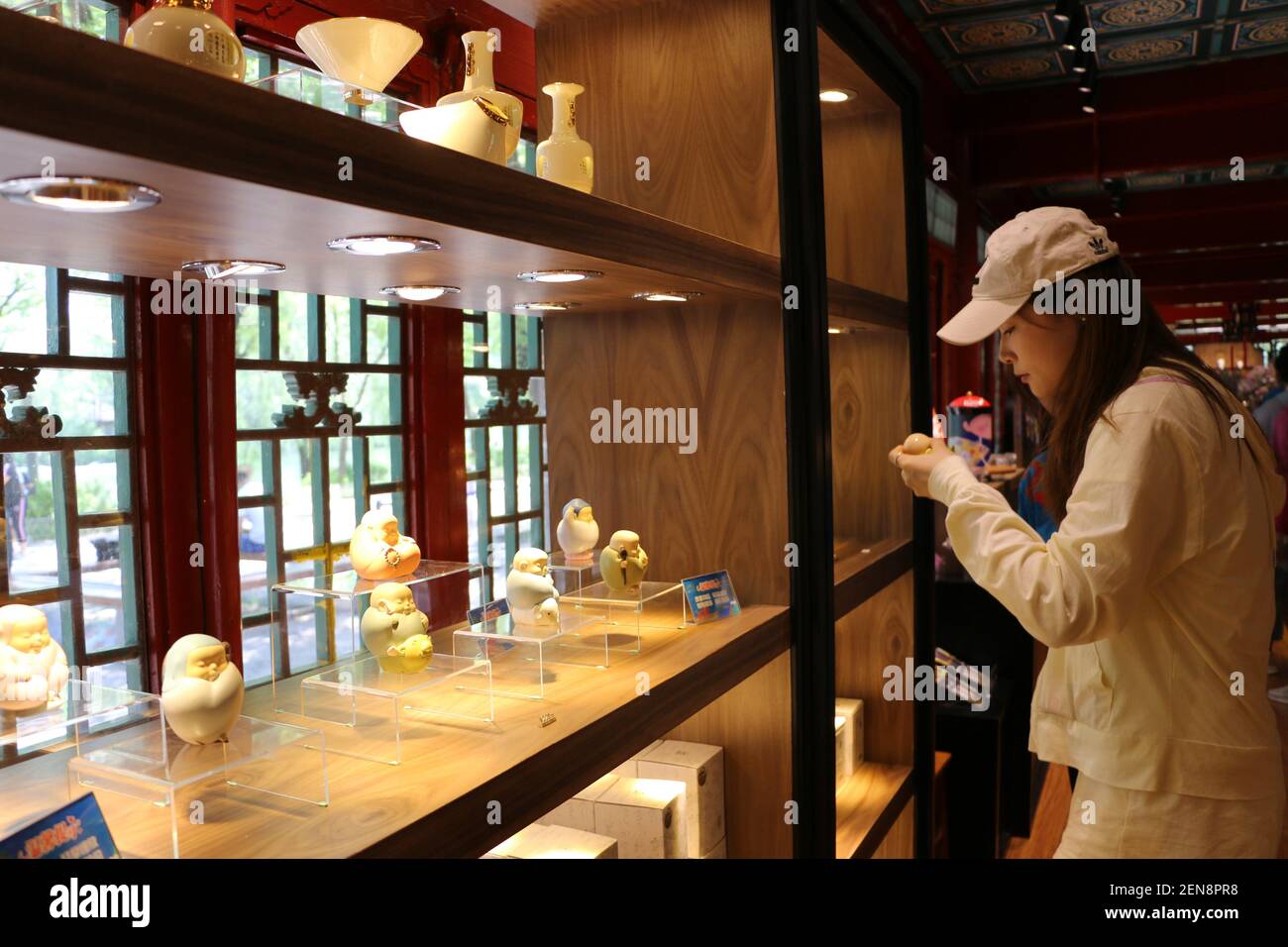 Customers view the artworks from National Palace Museum Collection ...