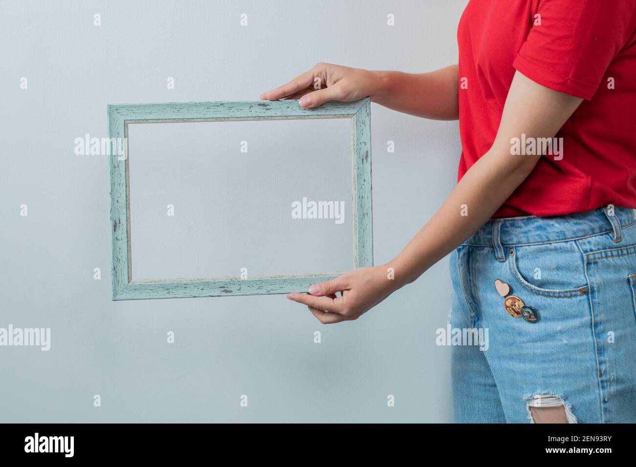A model holding a metallic photo frame Stock Photo - Alamy