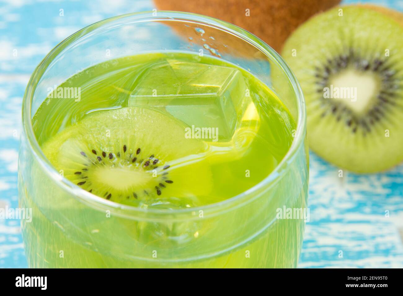 Kiwi fruit juice hi-res stock photography and images - Alamy