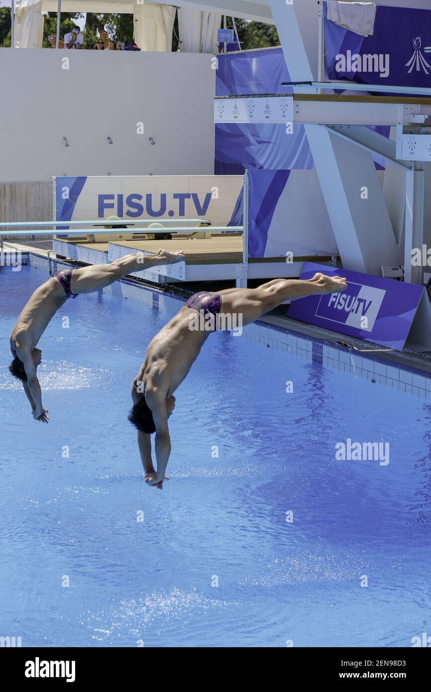 Naples, at the overseas exhibition pool, the synchronize diving ...