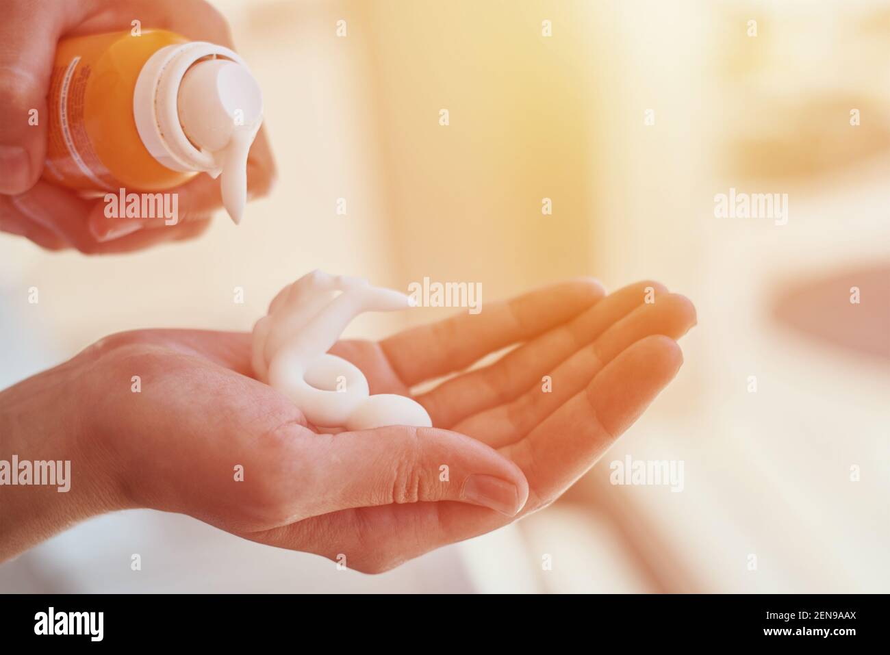 Woman hands putting sunscreen from suncream bottle Stock Photo - Alamy