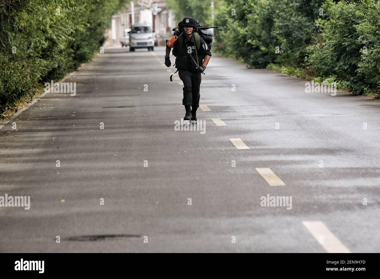 Chinese SWAT police officers take part in a four-day anti-terrorism ...