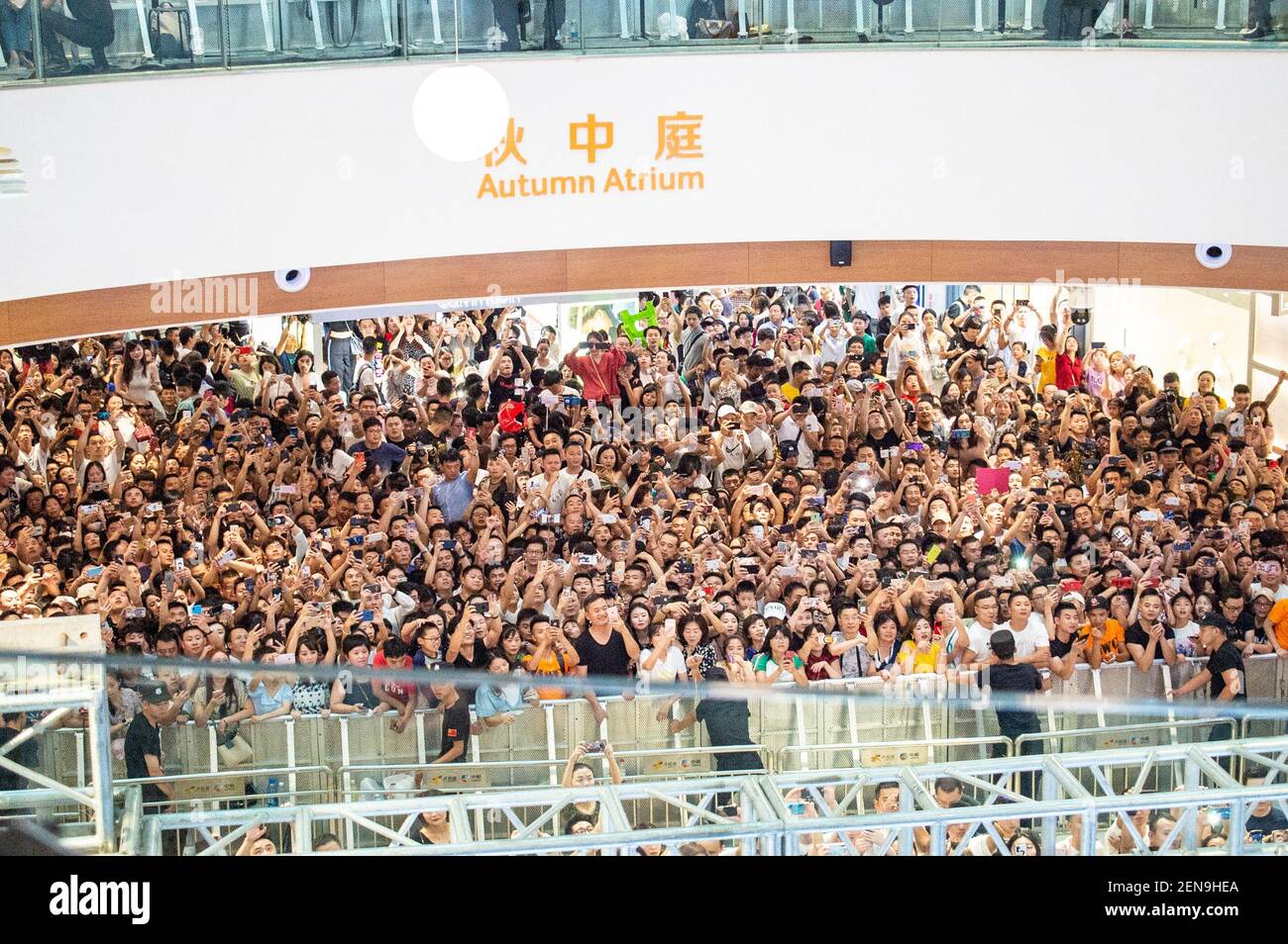 Chinese fans crowd a shopping mall for Hong Kong singer and actor Andy ...