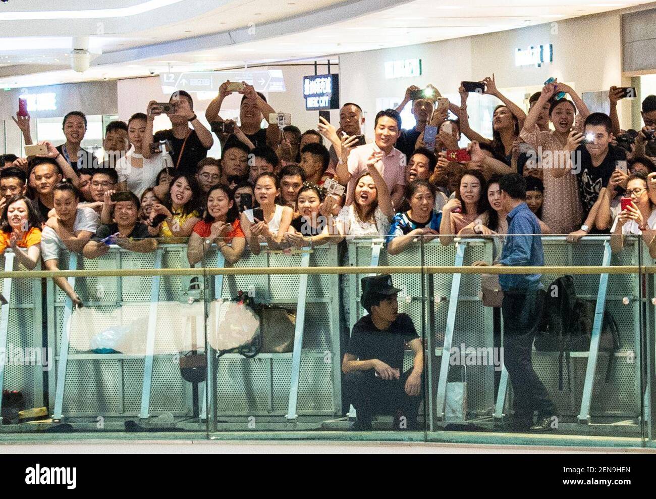 Chinese fans crowd a shopping mall for Hong Kong singer and actor Andy ...