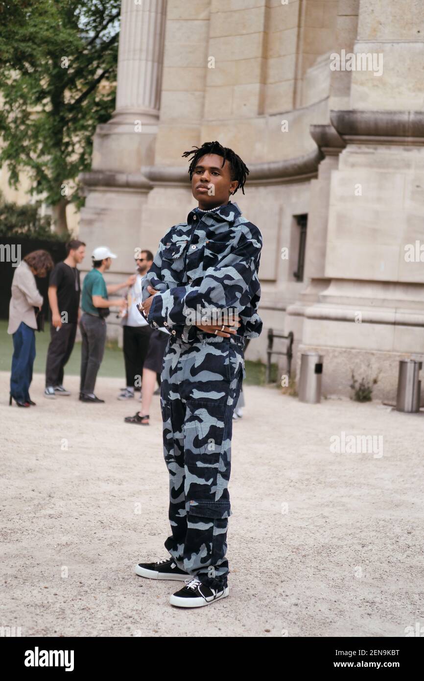 Trendy women and men pose for street snap during the Paris Fashion Week ...