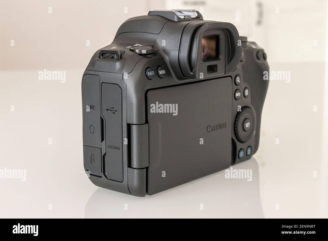 Eos r6 box hi-res stock photography and images - Alamy
