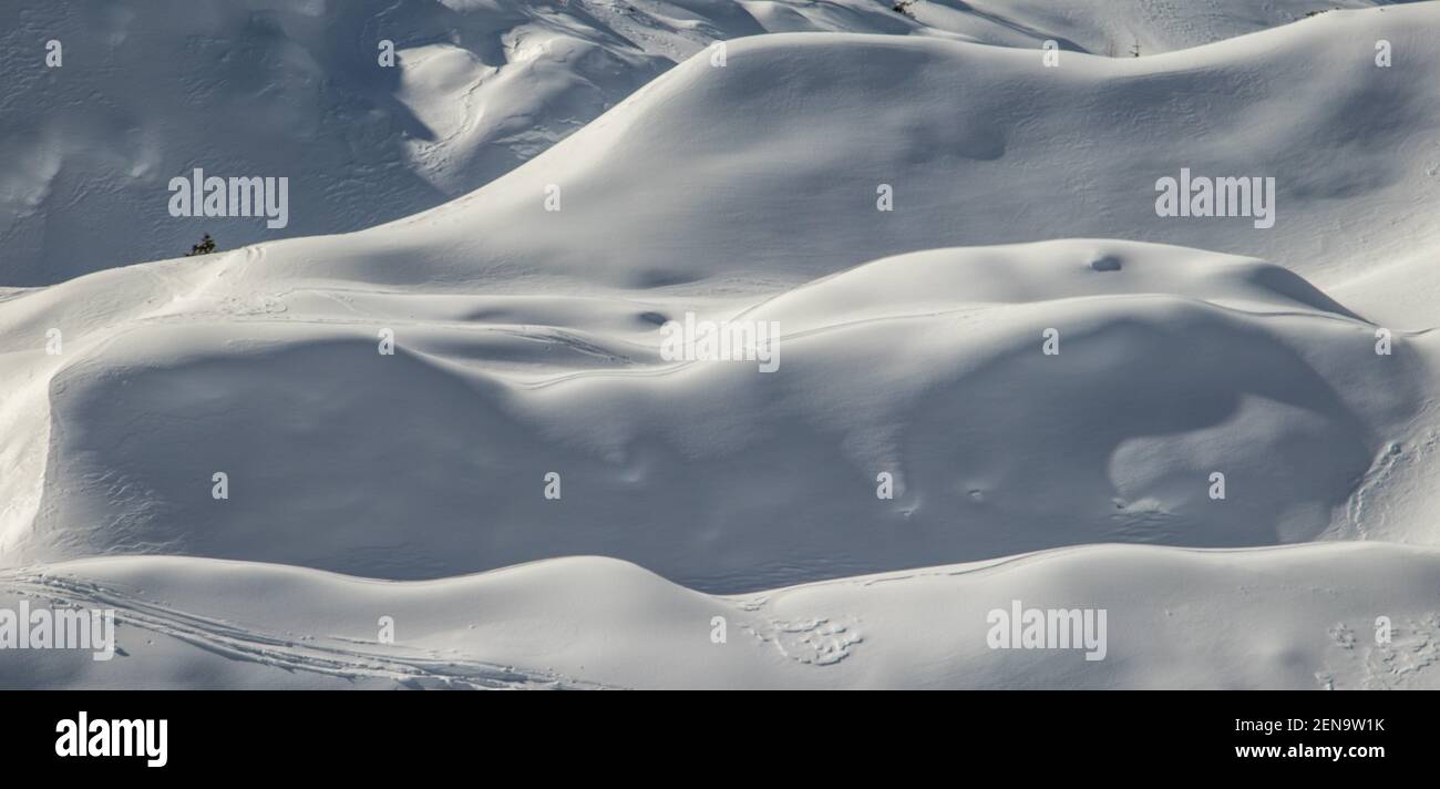 Snow patterns made by mother nature Stock Photo - Alamy