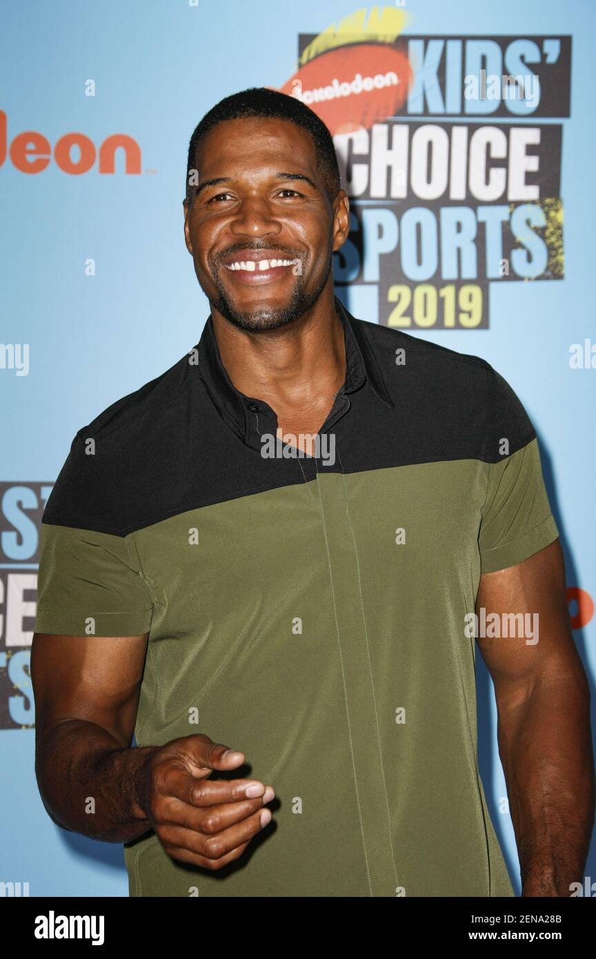 SANTA MONICA, CA - JULY 11: Michael Strahan arrives at the Nickelodeon Kids' Choice Sports ...