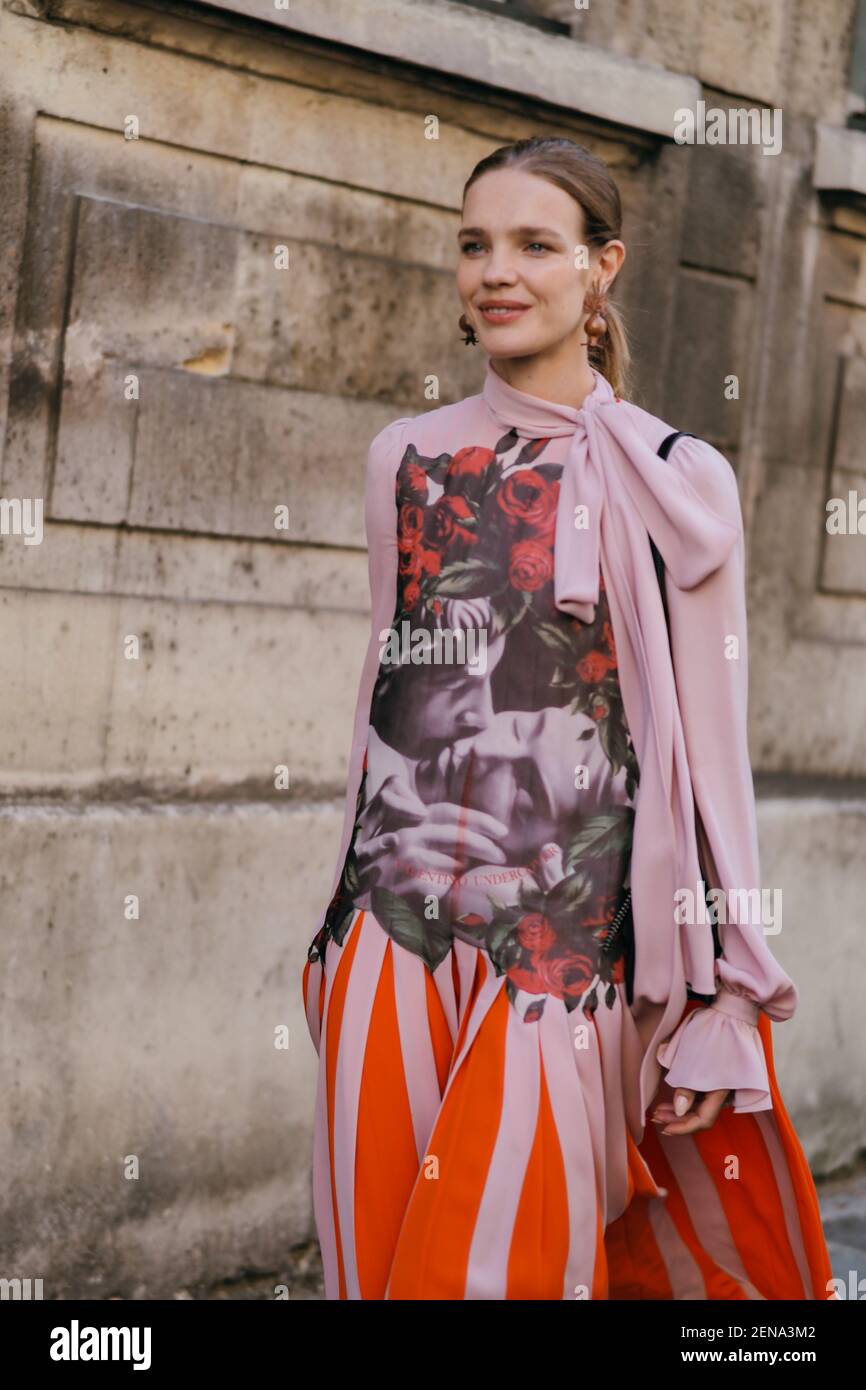 Trendy women and men pose for street snap during the Paris Fashion Week ...